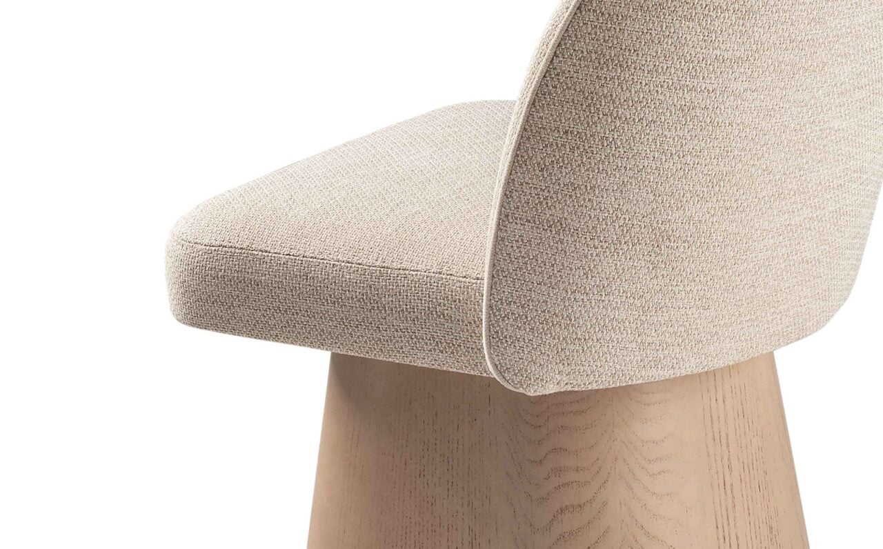 GEM SIDE CHAIR 142 (SWIVEL) | Adriana Hoyos | Worldwide
